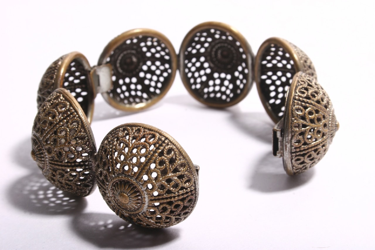 17 Examples of Artifacts (A to Z List and Pictures)